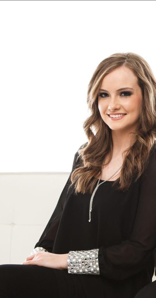 Kari Gooch: The "Quirky" Member of Karen Peck and New River - Southern ...