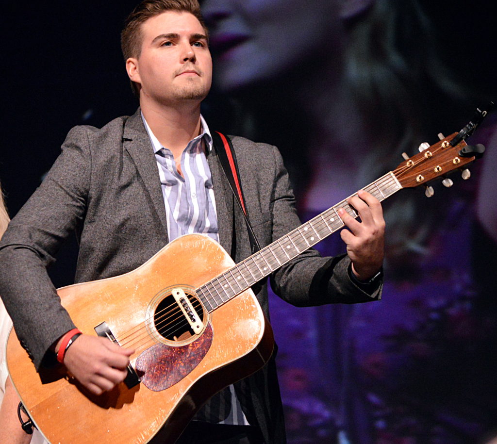 Southern Gospel Sweethearts: Kari Gooch of Karen Peck and New River ...